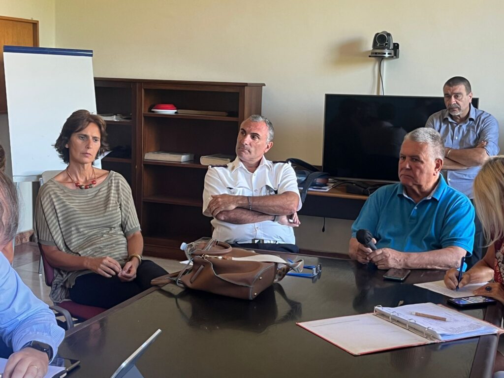 Pescara, buche e segnaletica cancellata in via Gran Sasso - Notizie ...