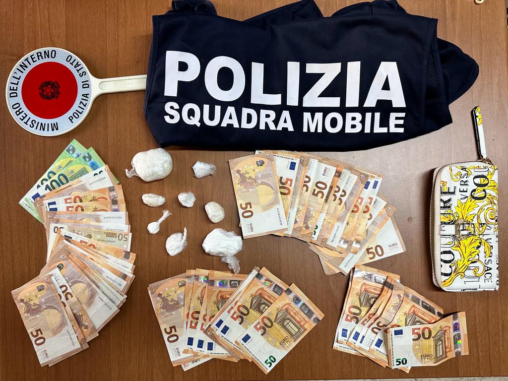 Un etto di coca e 3400 euro nella casa popolare: arrestata giovane ...