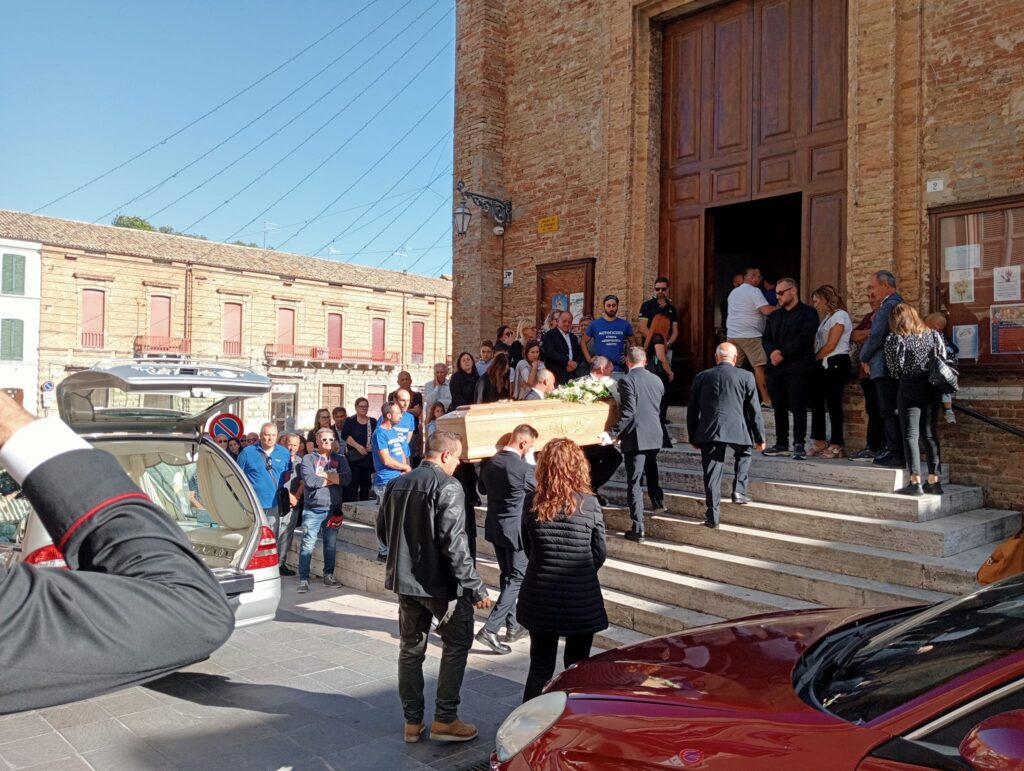 Giulianova, il rombo delle moto per l'addio a Federico Berilli ...