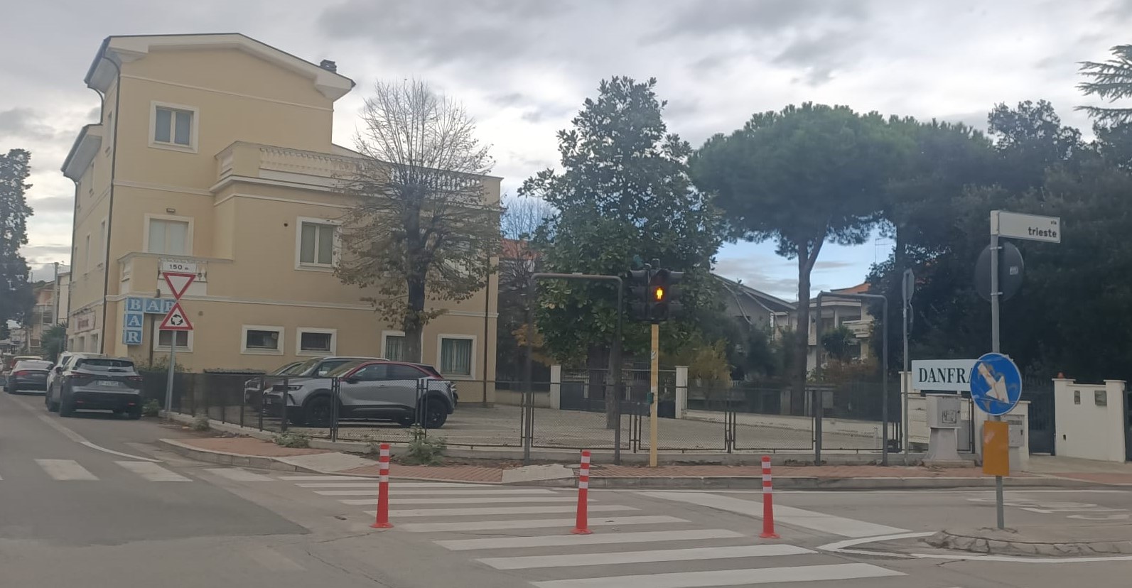 Tortoreto, via Trieste con svolta obbligatoria: collocati i birilli ...
