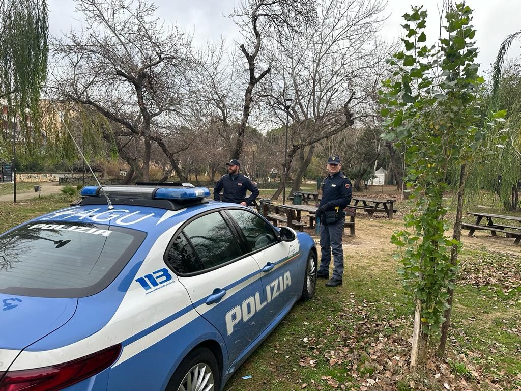 Bancarella per la droga al parco: fermati 3 ragazzini a Pescara ...