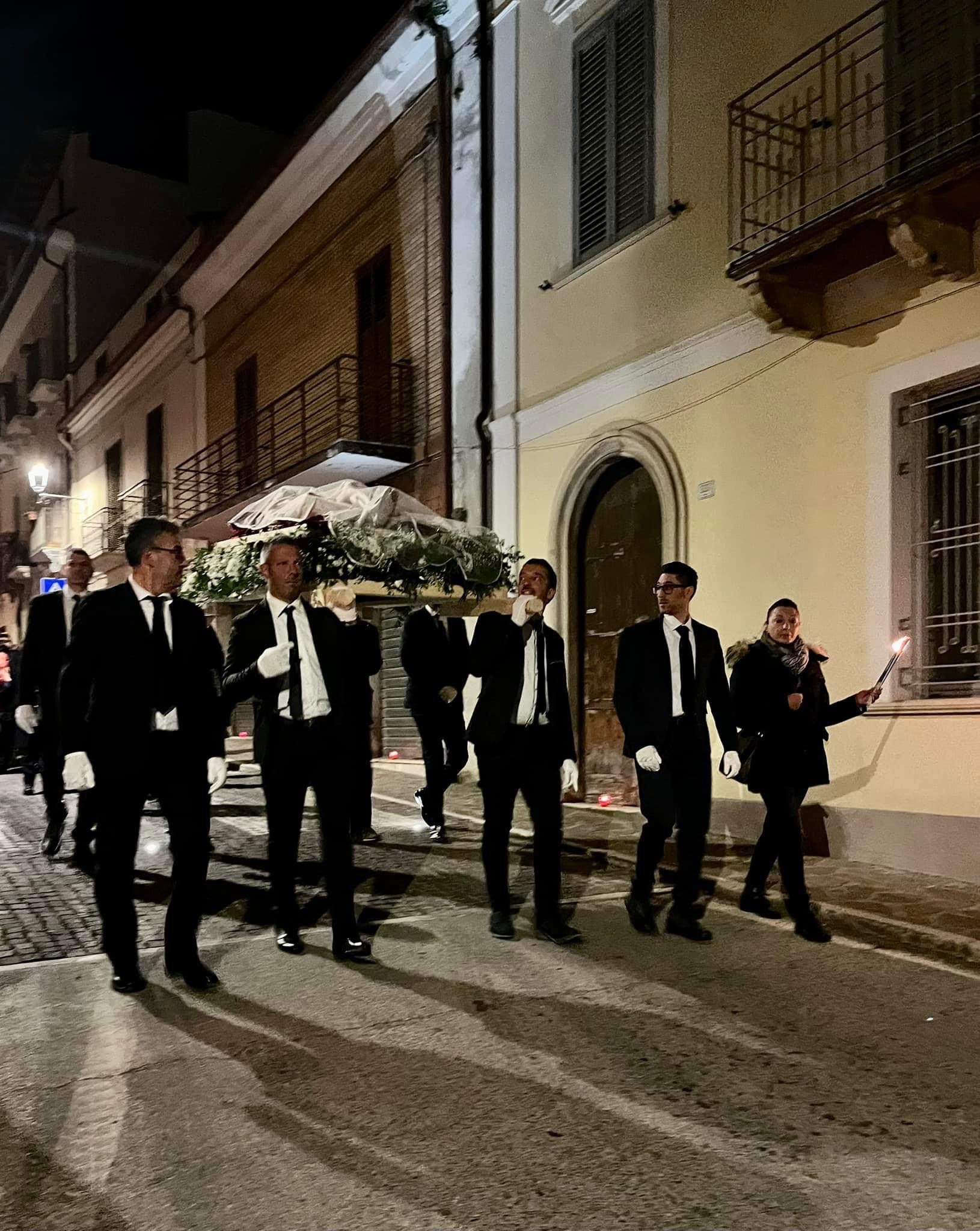 Venerdì Santo: a Nereto la Processione del Cristo morto - Notizie ...