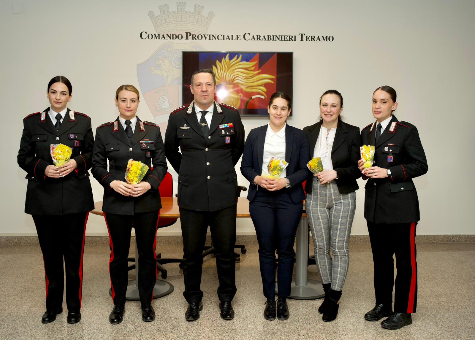 Teramo, al comando provinciale dei carabinieri omaggiate le donne ...