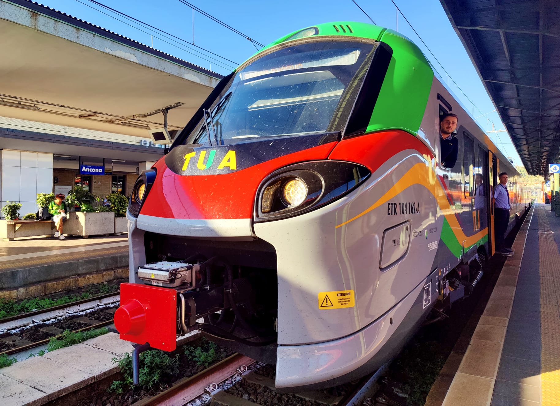 Primo viaggio per il nuovo treno della Tua sulla tratta Pescara-Ancona ...