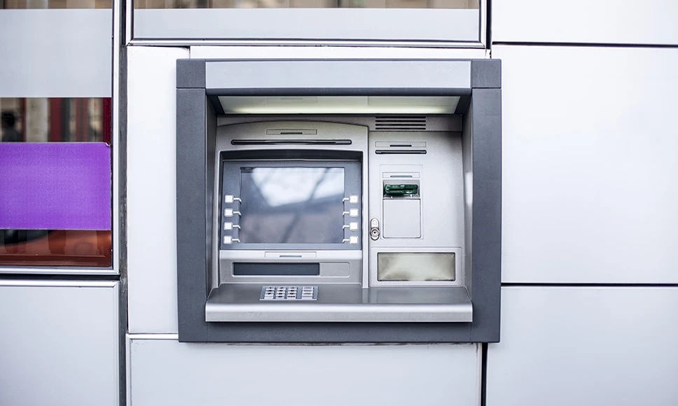 La truffa dello scontrino al bancomat è virale: in cosa consiste e come ...